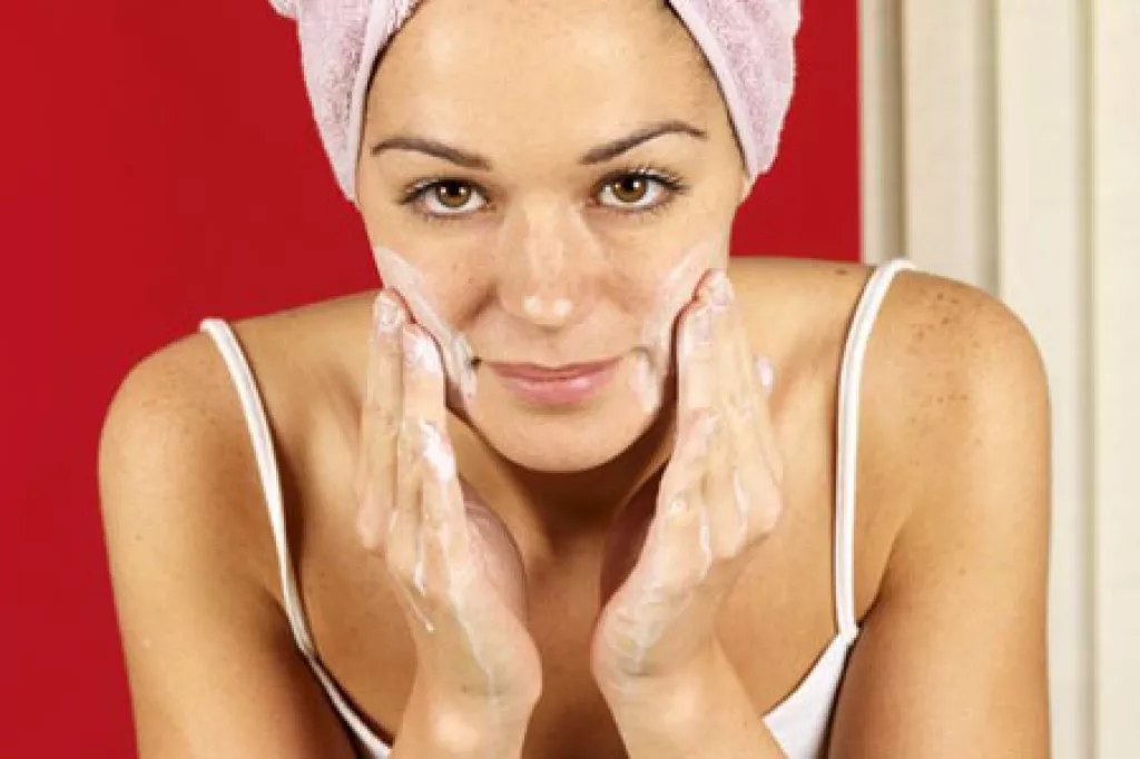 Top Skin Care Dos And Don'ts At Night For A Glowing, Blemish-Free Skin