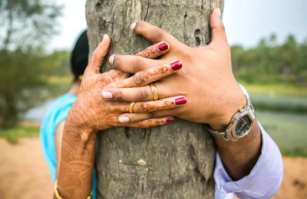 Why Engagement Rings Are Always Worn On The Fourth Finger Of Left Hand ...