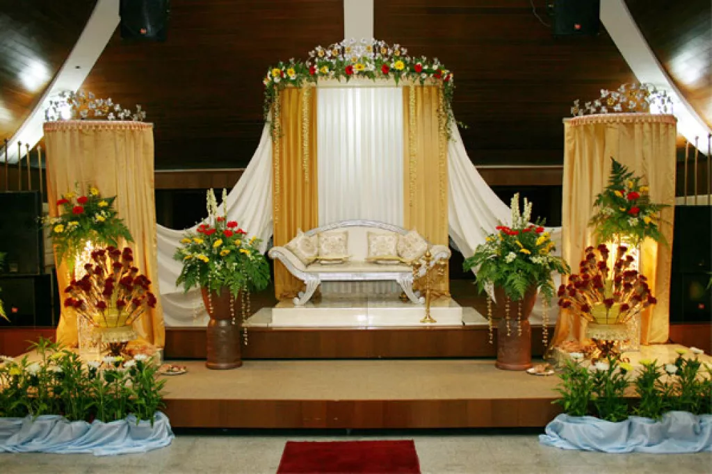 10 Stunning Stage Decor Ideas For Indian Weddings This Season