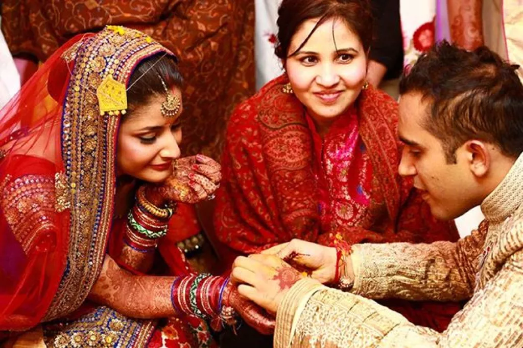 10 Beautiful And Touching Moments Every Indian Wedding Album Must Have