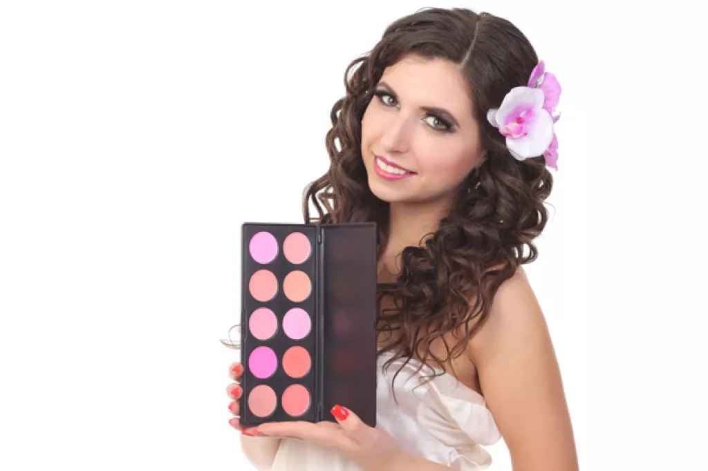 4 Makeup Products That Will Give You An Instant Glow This Diwali