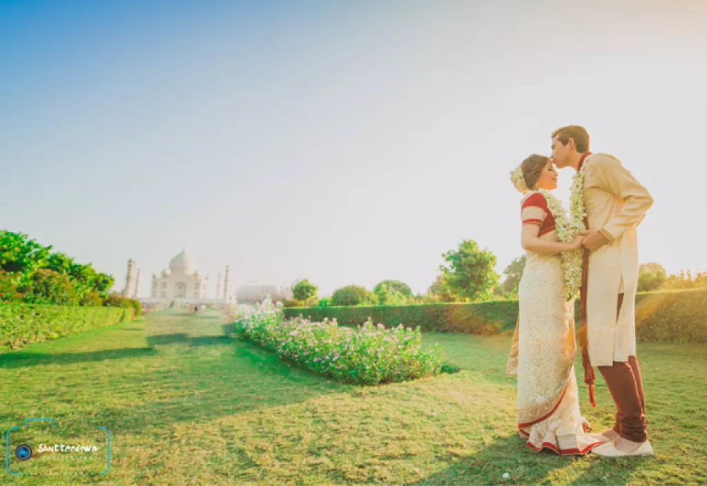 Foreigner Couple Celebrates Anniversary With An Indian-Style Wedding ...