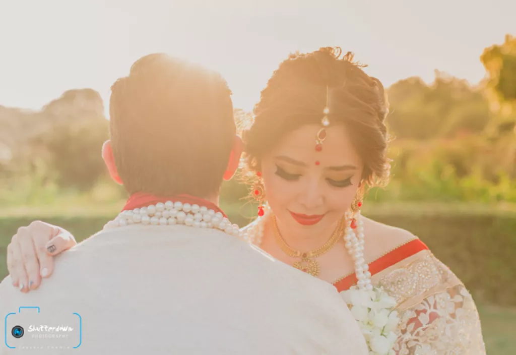 Foreigner Couple Celebrates Anniversary With An Indian-Style Wedding ...