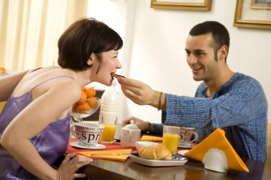 4 Easy Tricks For Couples To End Their Food Fights In A Healthy Way