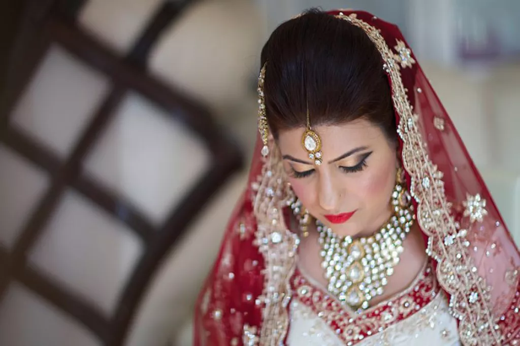 7 Breathtaking Maang Tikka Styles You Can Steal From These Gorgeous ...