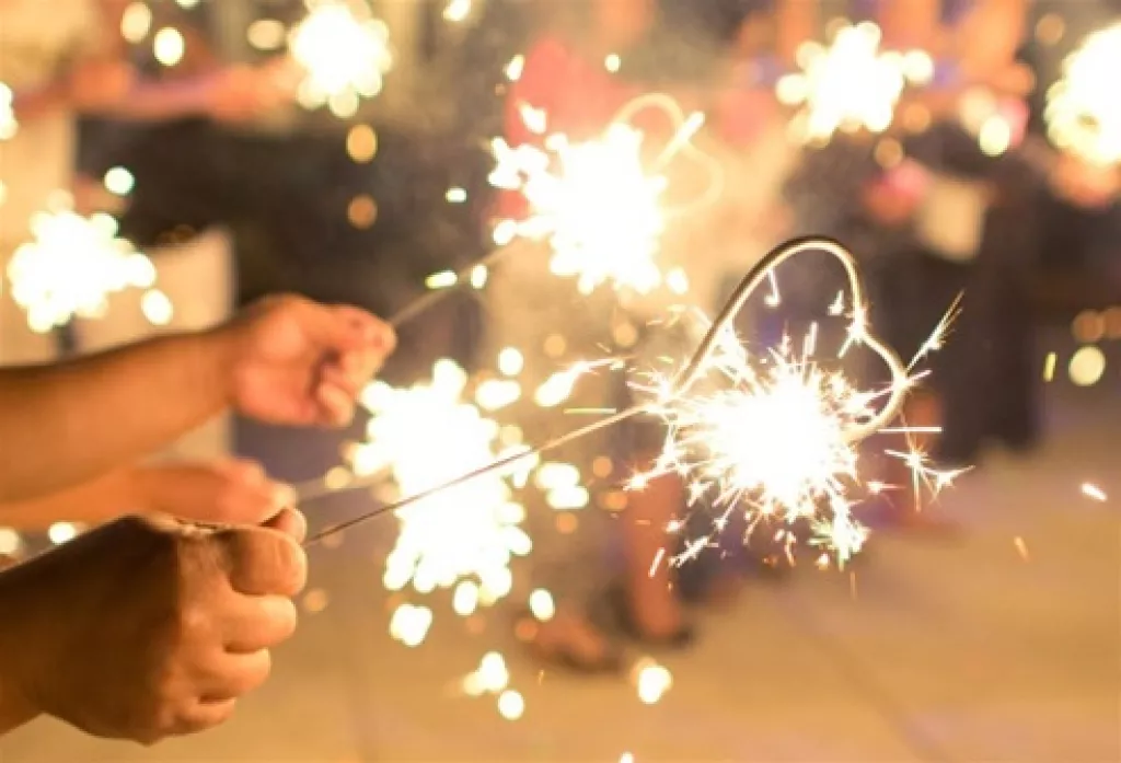 9 Simply Unique And Amazing Ways To Add Sparklers In An Indian Wedding