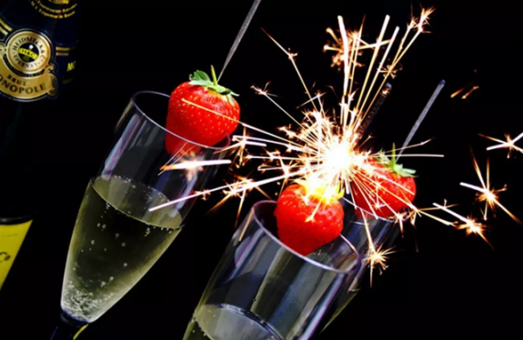 9 Simply Unique And Amazing Ways To Add Sparklers In An Indian Wedding