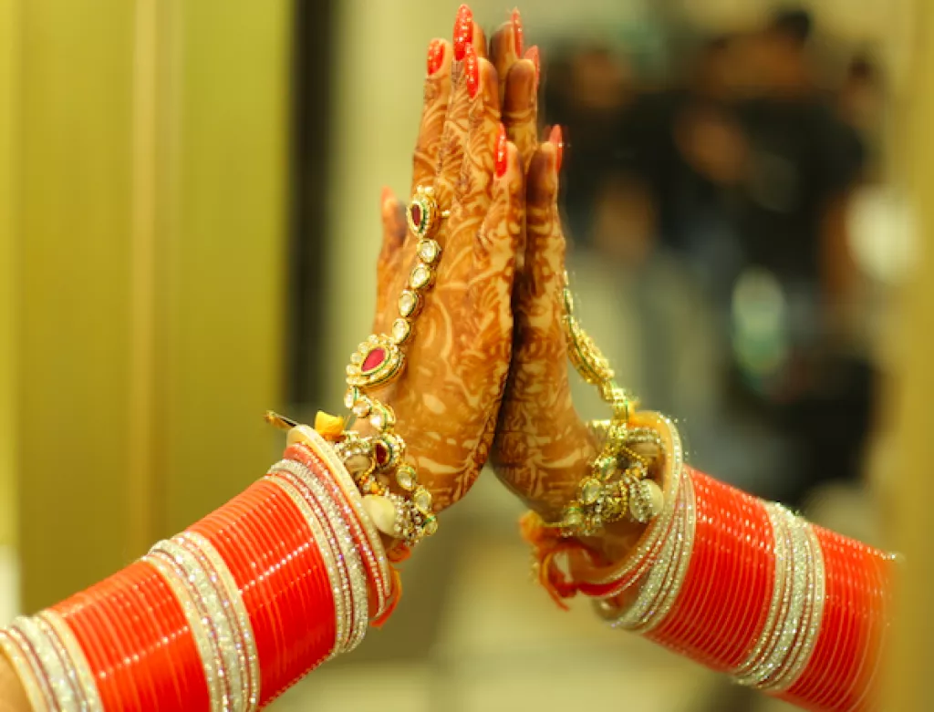 10 Things Indian Brides Who Wear Chooda Go Through After Their Wedding