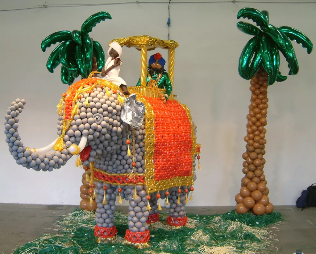 9 Incredibly Awesome Ways To Add Balloons To An Indian Wedding Decor