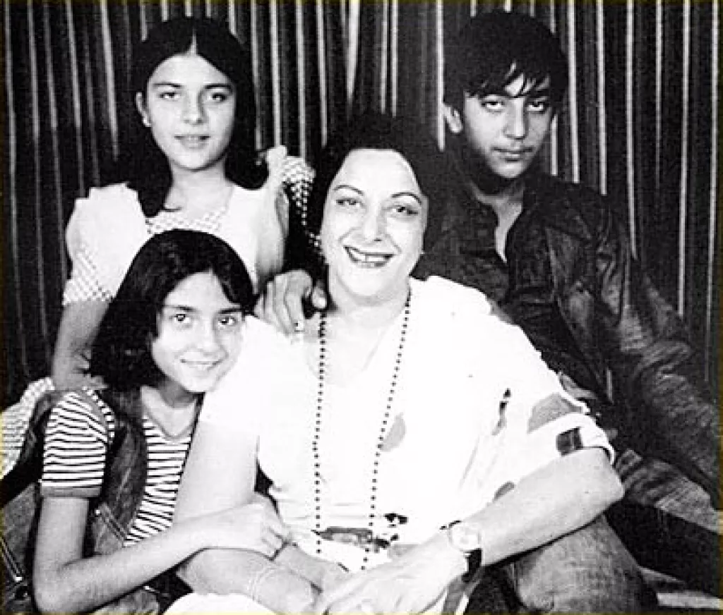 Sunil Dutt And Nargis' Love Story: Heartbreak, Fire Accident, Secret ...