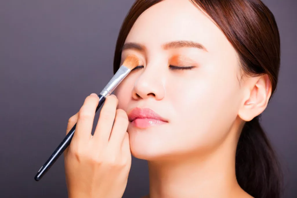 Eye Shadow Hacks That Will Make Your Eyes Look Prettier Than Ever