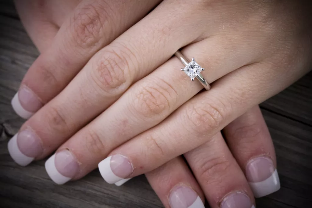 7 Cool Tricks To Pick The Right Engagement Ring That Will Flatter Your ...