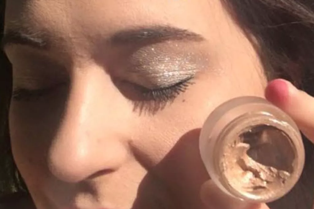 Beauty and Makeup Tips For The Brides Who Wear Contact Lenses