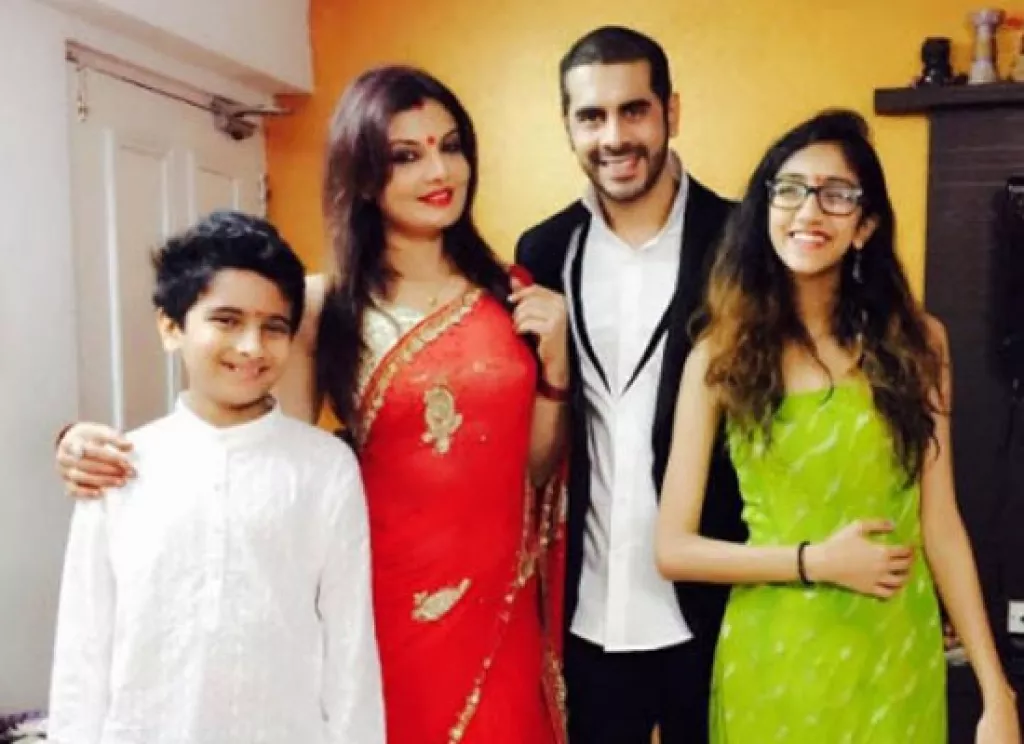 7 Bollywood Single Moms Who Got Married Again