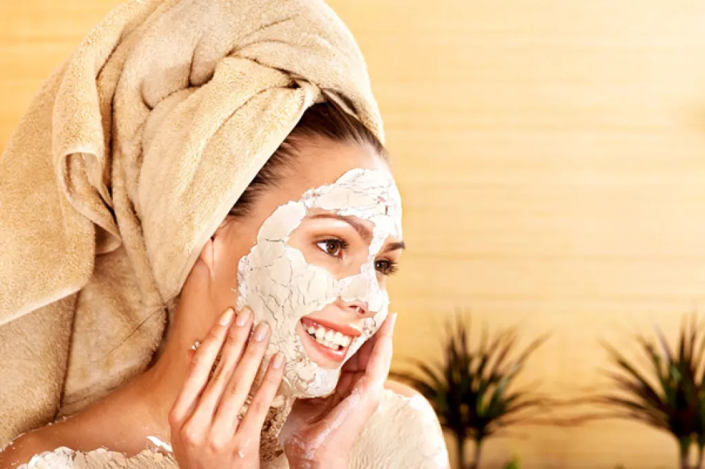 5 Easy Steps To Do Your Facial Clean-Up At Home