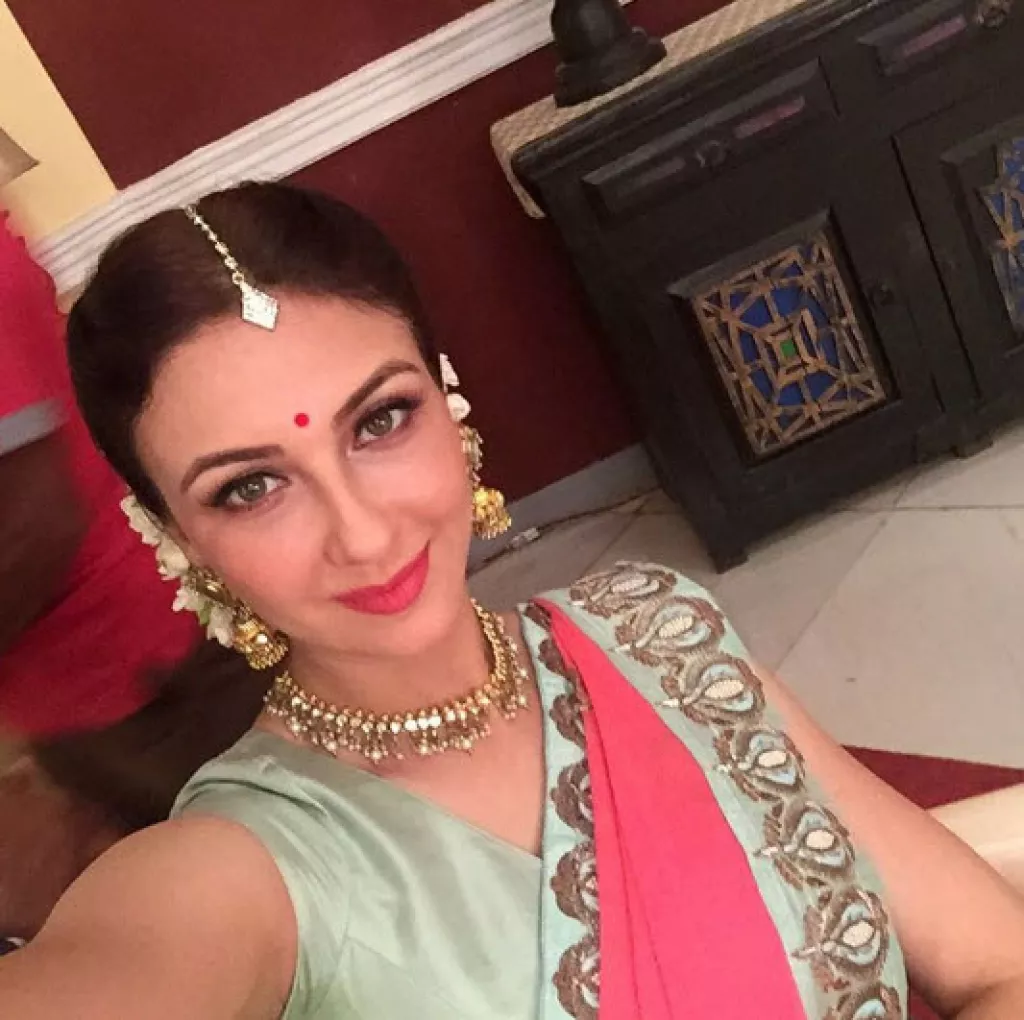 'Bhabiji Ghar Par Hain' Fame Saumya Tandon Is Enjoying An Adventurous ...