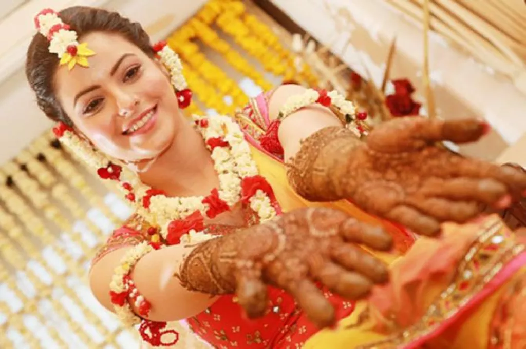 How To Look Stylish On Your Mehendi Ceremony