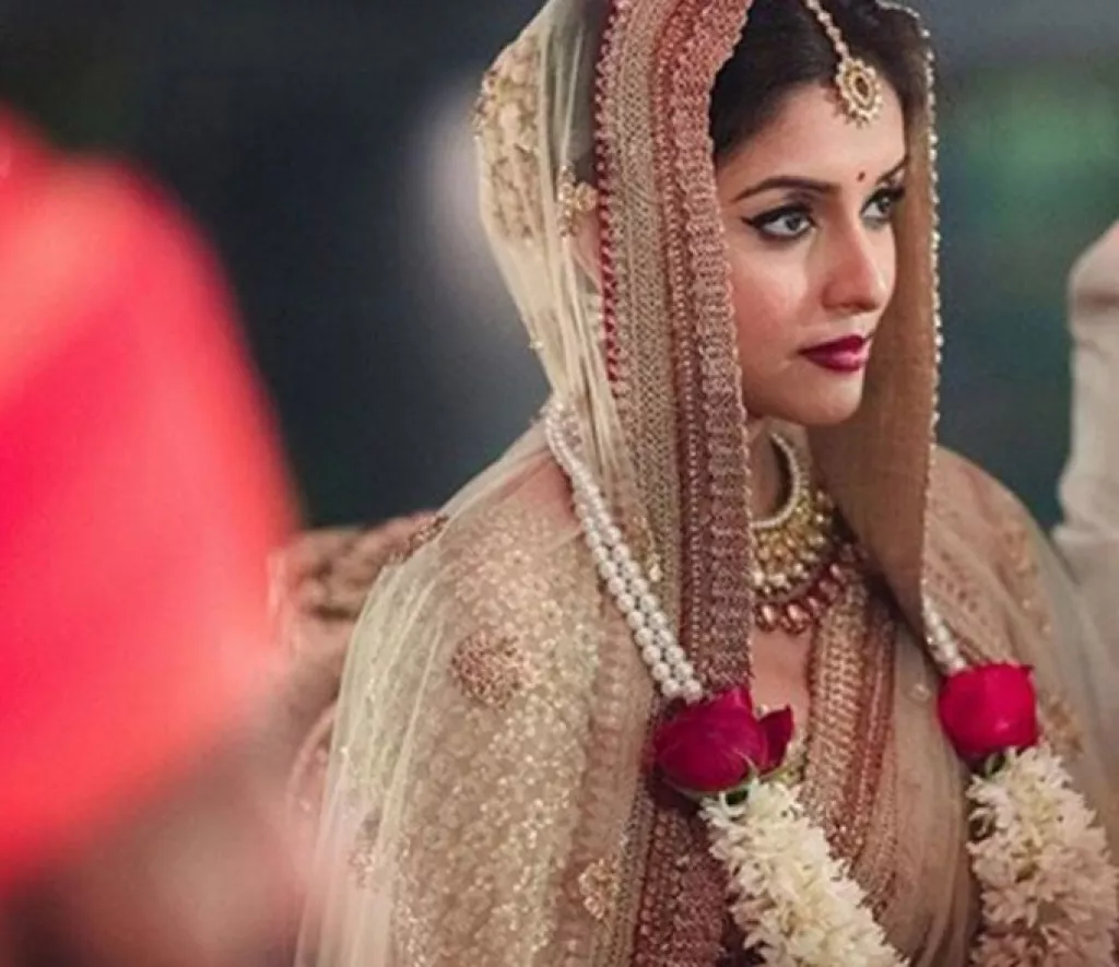 10 Unique And Stunning Varmala Designs For Your Wedding