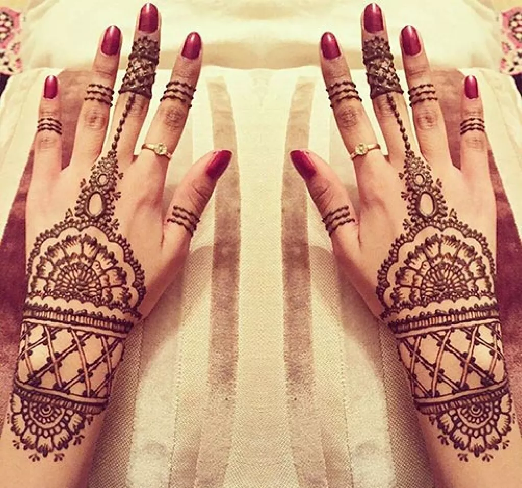 12 Minimal Mehendi Designs For Women Who Like To Keep It Simple Yet ...