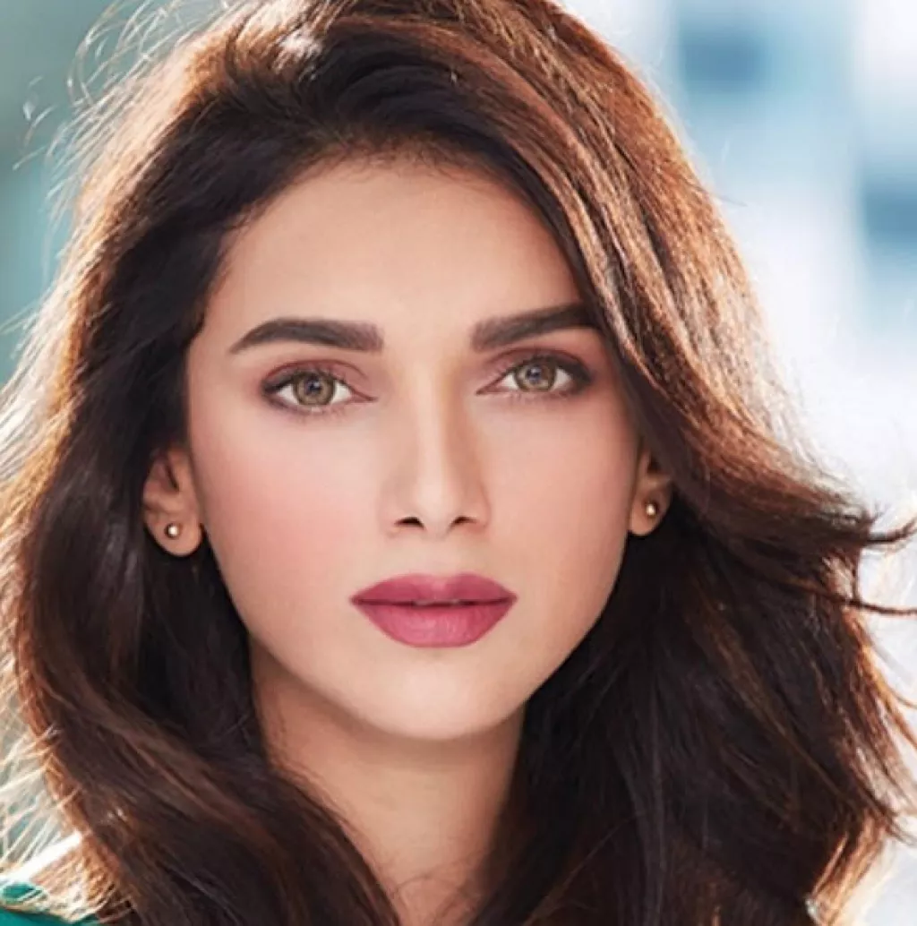 12 Bollywood Actresses Who Were Already Married Before They Entered ...
