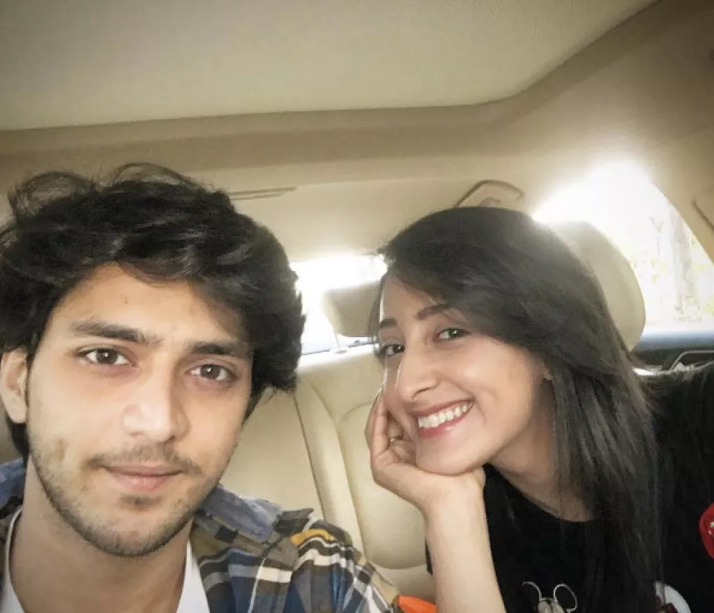 Shivya Pathania Gave A Beautiful Surprise To Boyfriend Kinshuk Vaidya ...