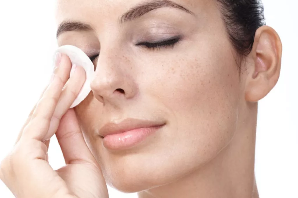 8 Makeup Removing Mistakes That All Of Us Should Stop Doing Right Now
