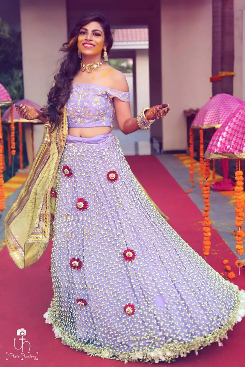 This Bride's Mehendi Lehenga Was Made Of Real Flowers And Wedding ...