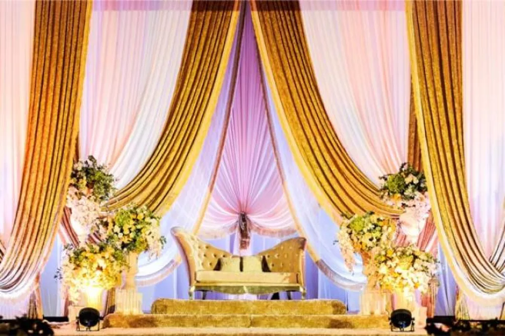 15 Stunning Floral Backdrops For Perfect Wedding Pictures