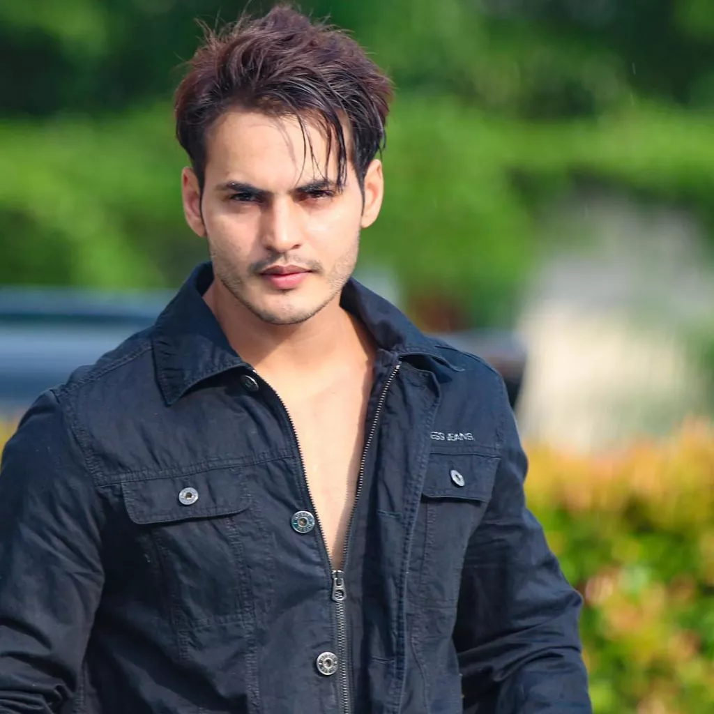 'Jodha Akbar' Fame Actor Ravi Bhatia Is A Married Man And A Father To A Boy