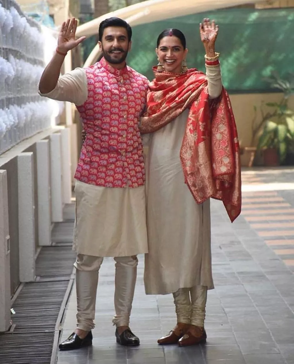 Deepika Padukone Holding Her Mother-In-Law Anju Bhavnani's Hands Makes ...