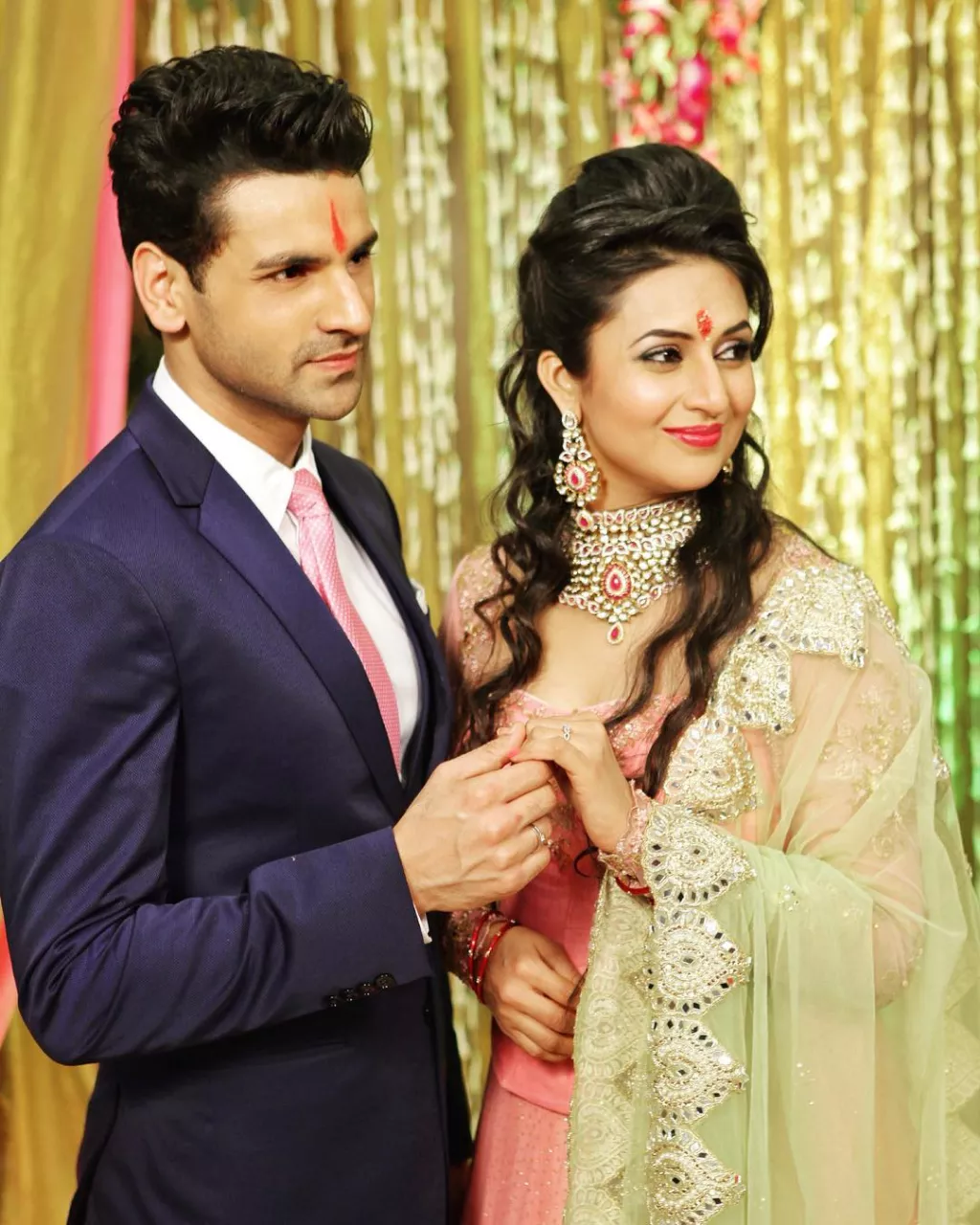 Divyanka Tripathi Dahiya Shares Unseen Candid Pics With Husband Vivek ...