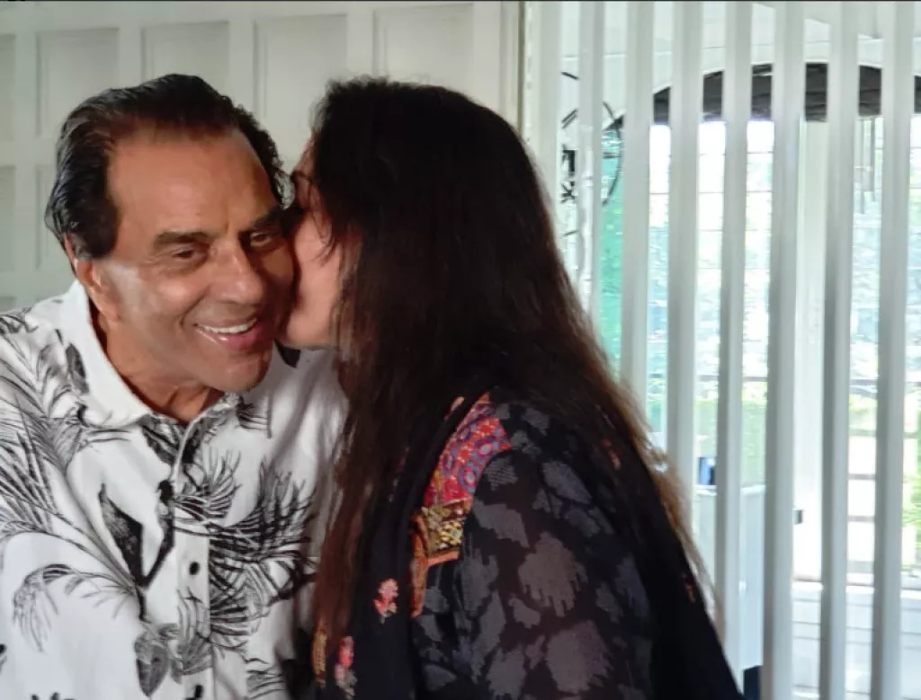 Dharmendra's First Wife, Prakash Kaur Still Defends Him For Re-Marrying ...