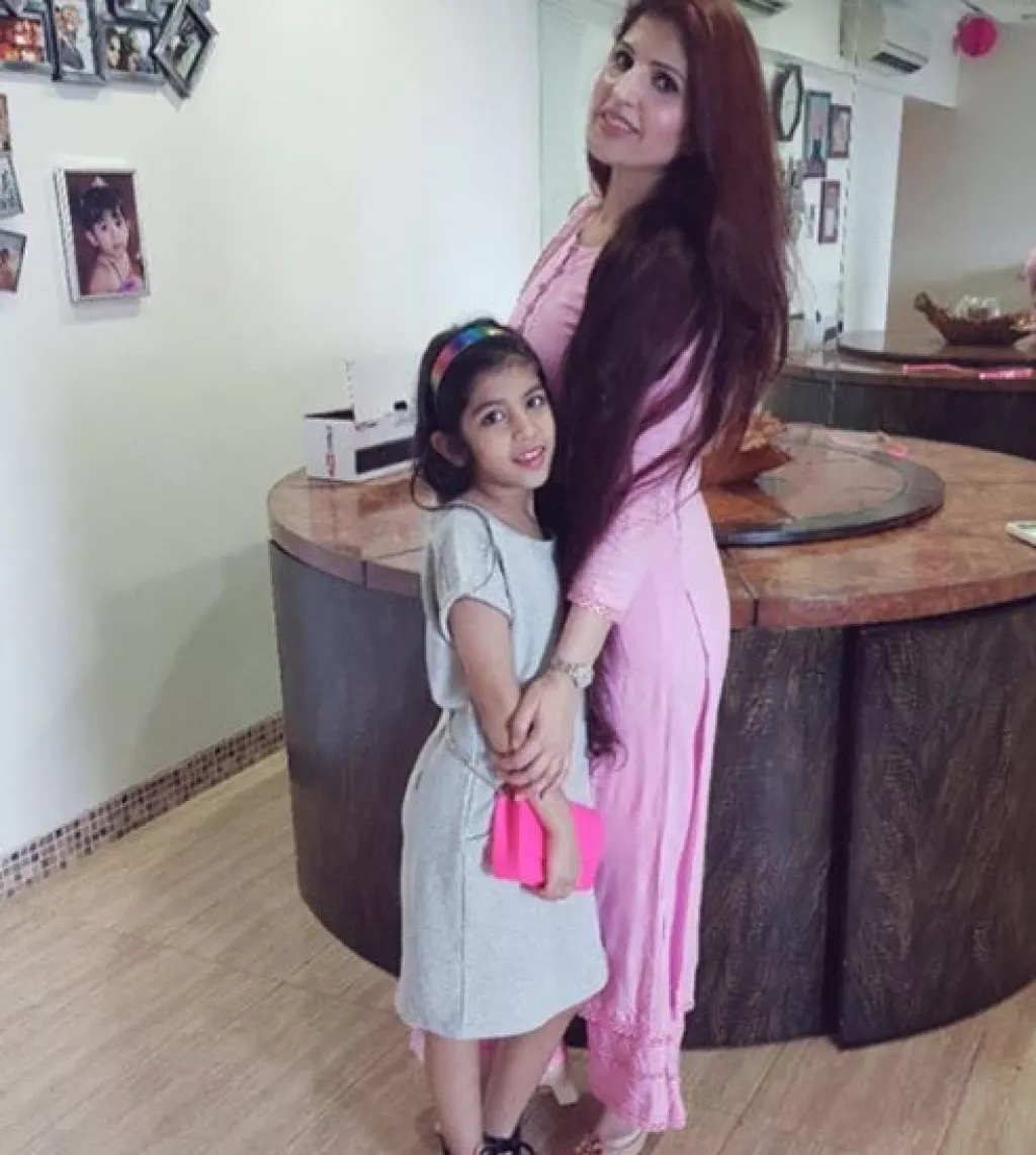 26 Famous Television Couples With Their Adorable Star Kids Who Raise ...