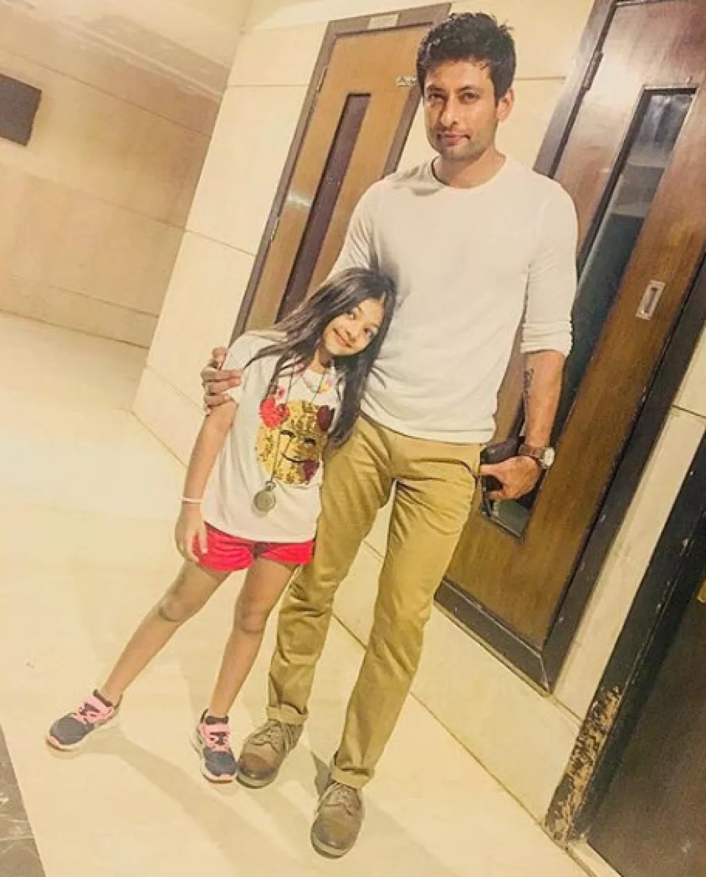 26 Famous Television Couples With Their Adorable Star Kids Who Raise ...