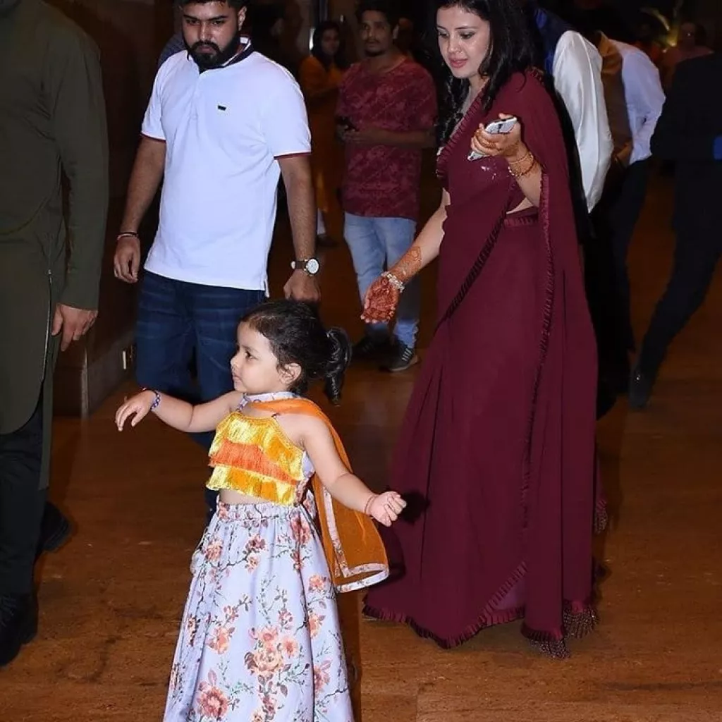 Ziva Dhoni's 'Sneakers Under Lehenga' Look From Poorna Patel's Sangeet ...