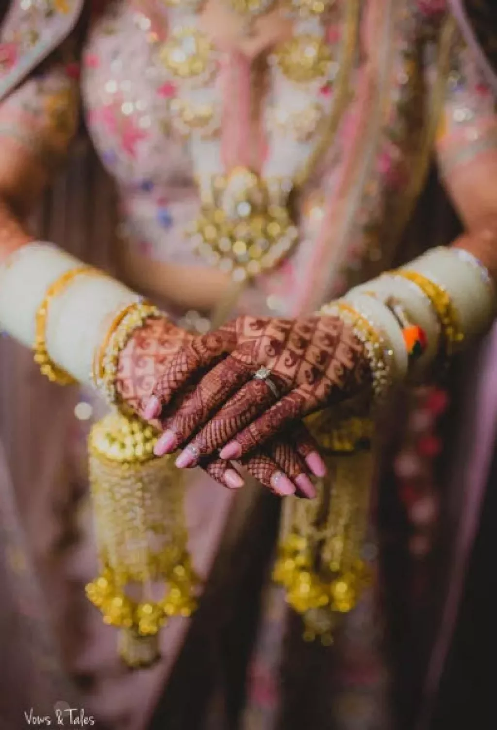 This Bride Opts For White Bridal Chooda With Sabyasachi Bridal Lehenga ...