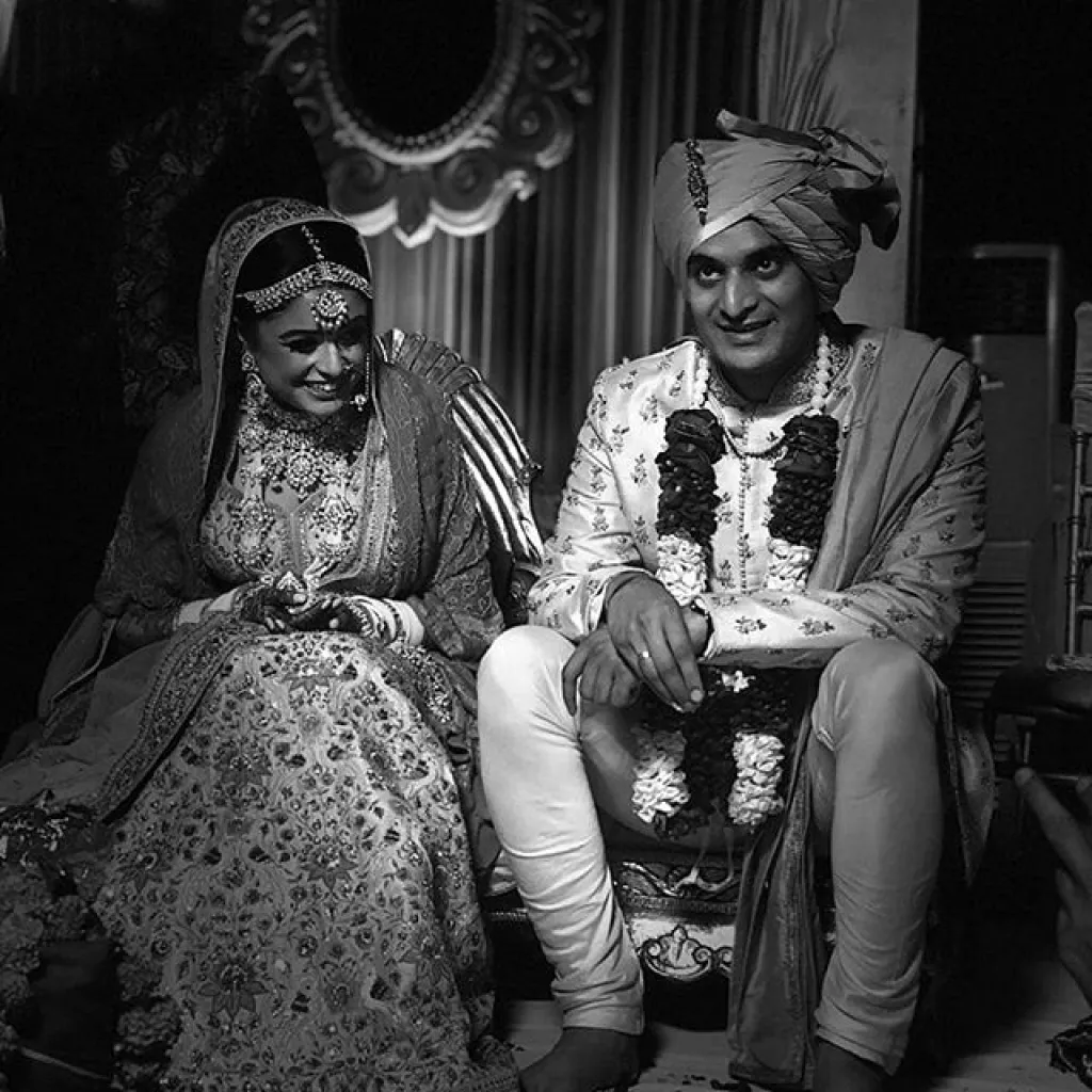 This Bride Opts For White Bridal Chooda With Sabyasachi Bridal Lehenga ...