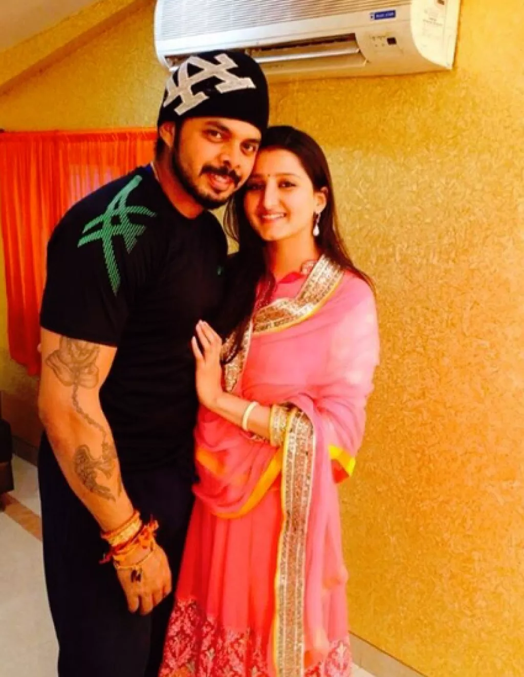 Sreesanth Steps Out For Fun Evening With Wife Bhuvneshwari And Kids ...