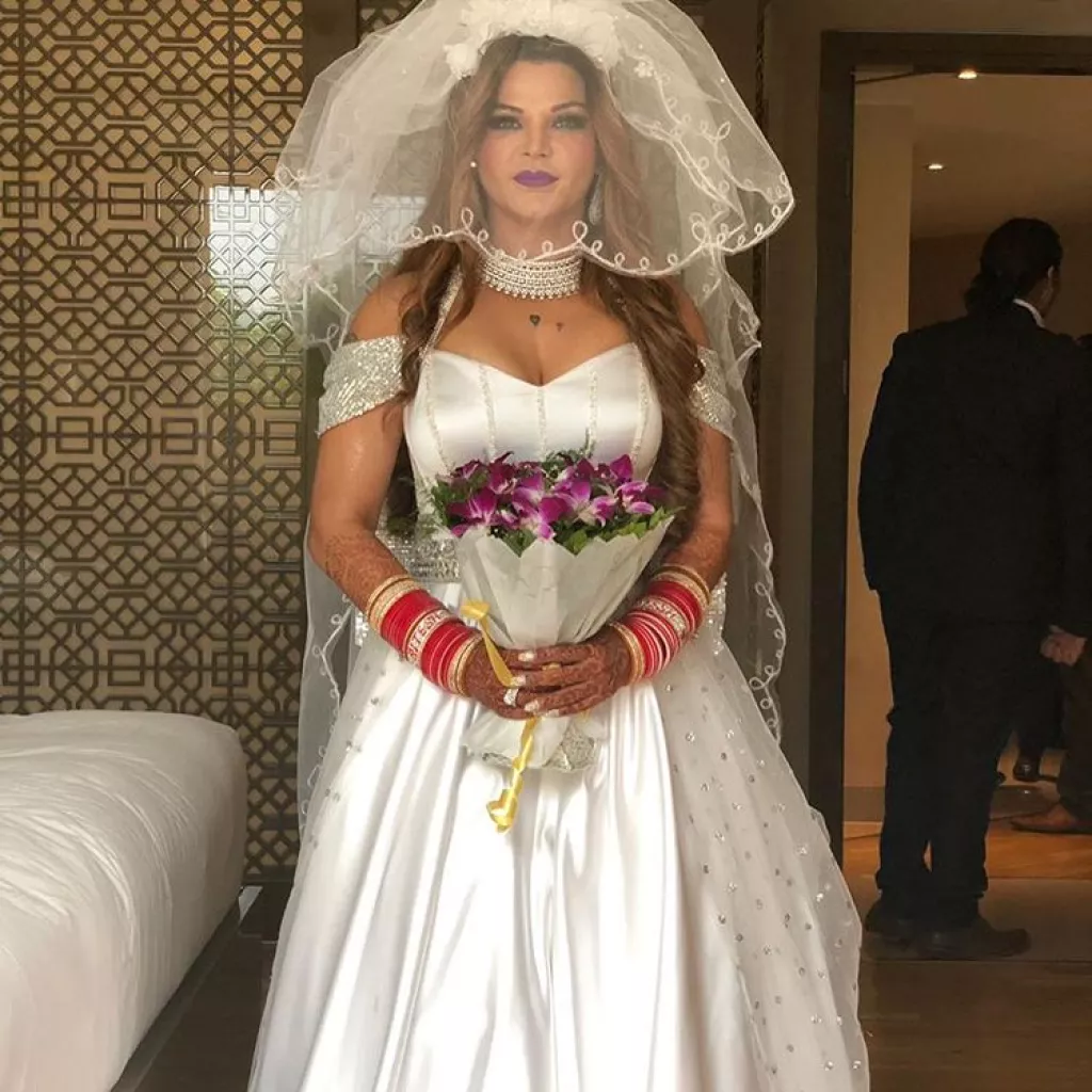 Rakhi Sawant Gives A Glimpse Of Her Luxurious Home In The UK, Netizens ...