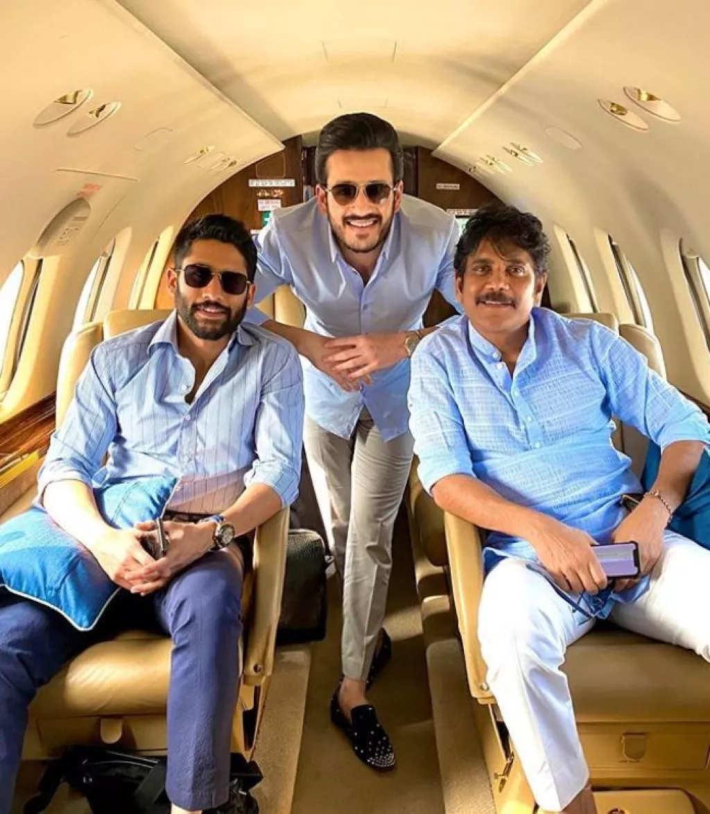 Akhil Akkineni Posts A Beautiful Family Picture Of The Akkinenis' As ...