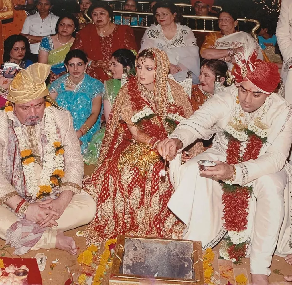 Riddhima Kapoor Sahni And Bharat Sahni's Family Portrait Picture With ...