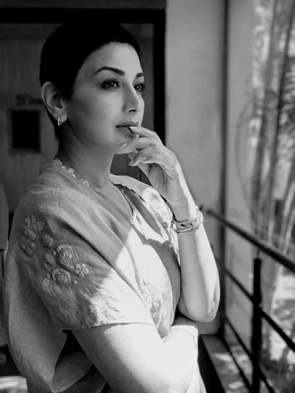 Sonali Bendre Gets Teary-Eyed Recalling Her Journey With Cancer: 'I ...