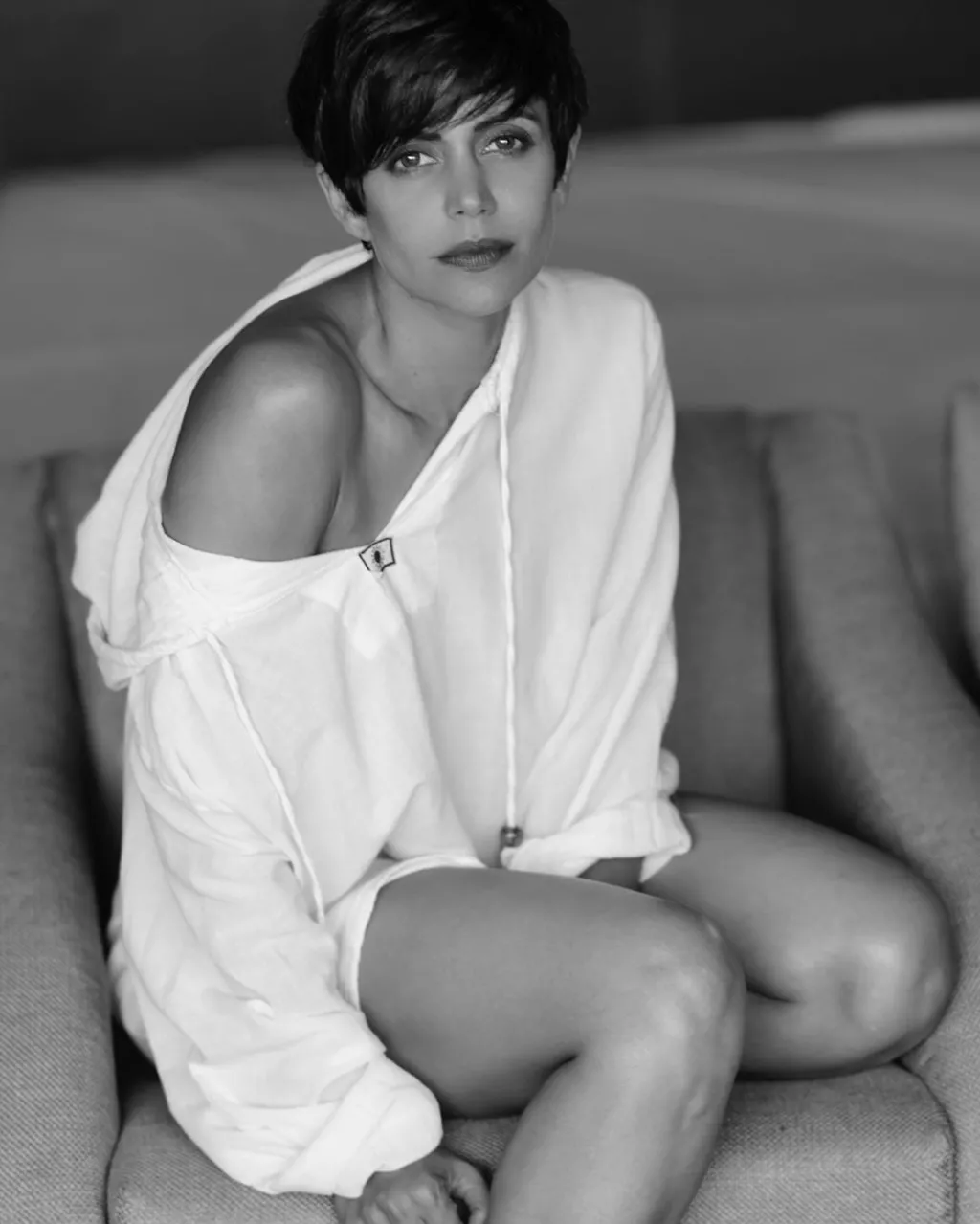 Mandira Bedi's Bikini Picture Flaunting 6 Pack Abs Makes Us Wonder If She Is Really A Mom To An 8 YO