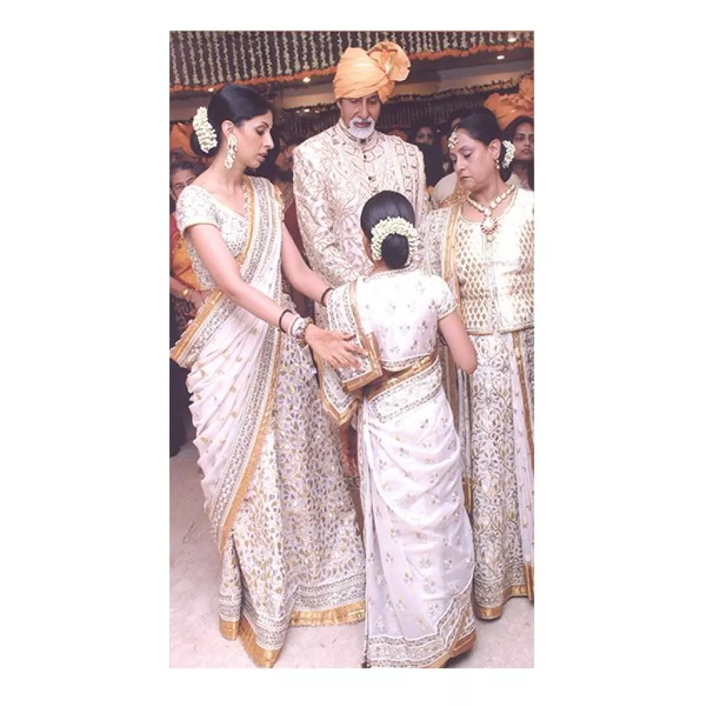 Aishwarya Rai Bachchan's Wedding Saree Was Made Of Real Gold And ...