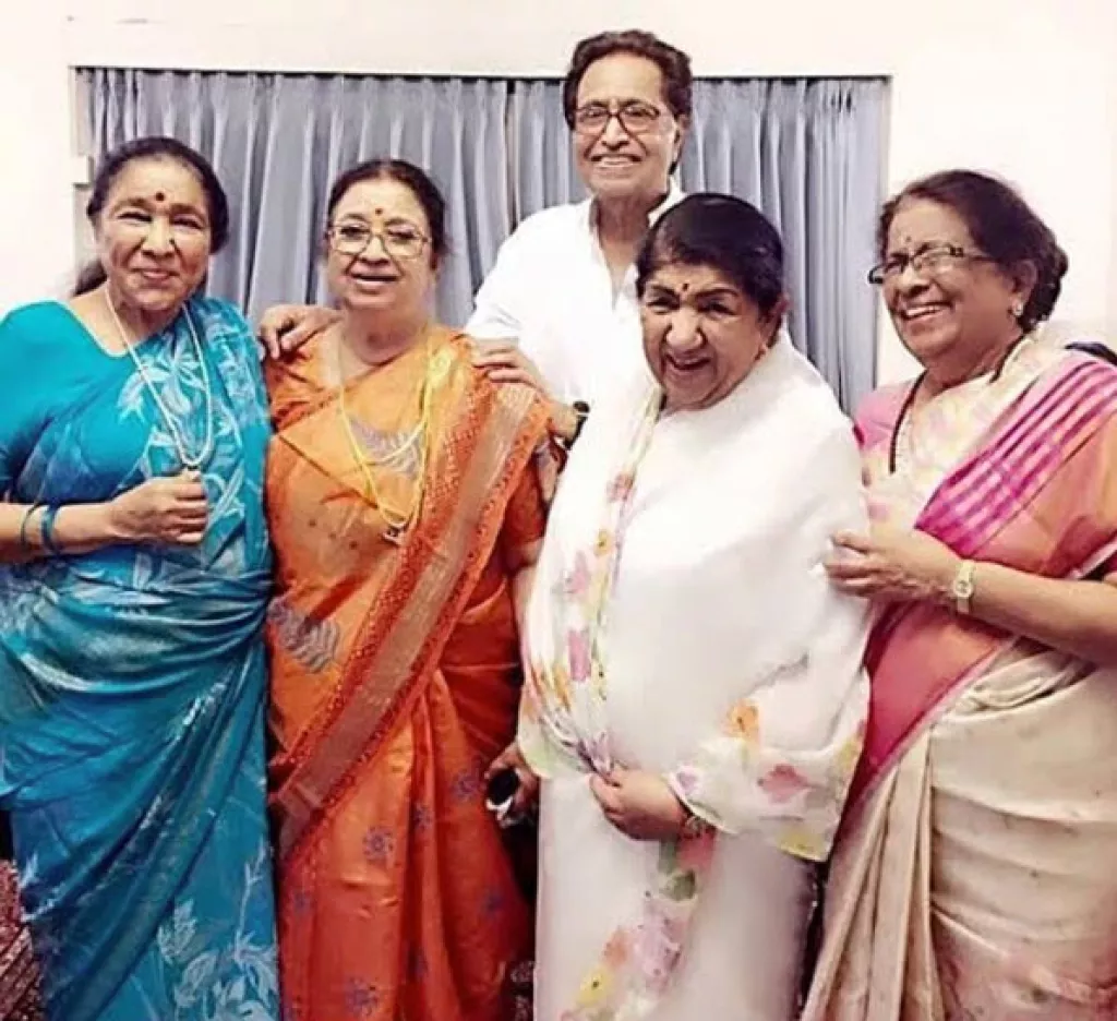 Lata Mangeshkar Has The Most Emotional Message For Sister, Asha Bhosle ...