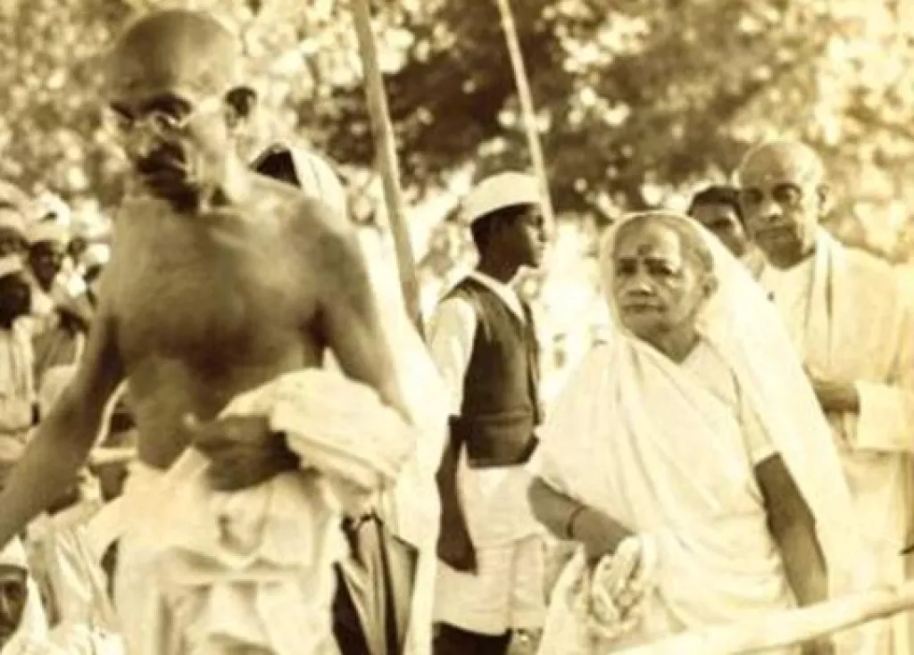 Mahatma Gandhi As A Father: Reason Why Bapu's Son Converted To Islam ...