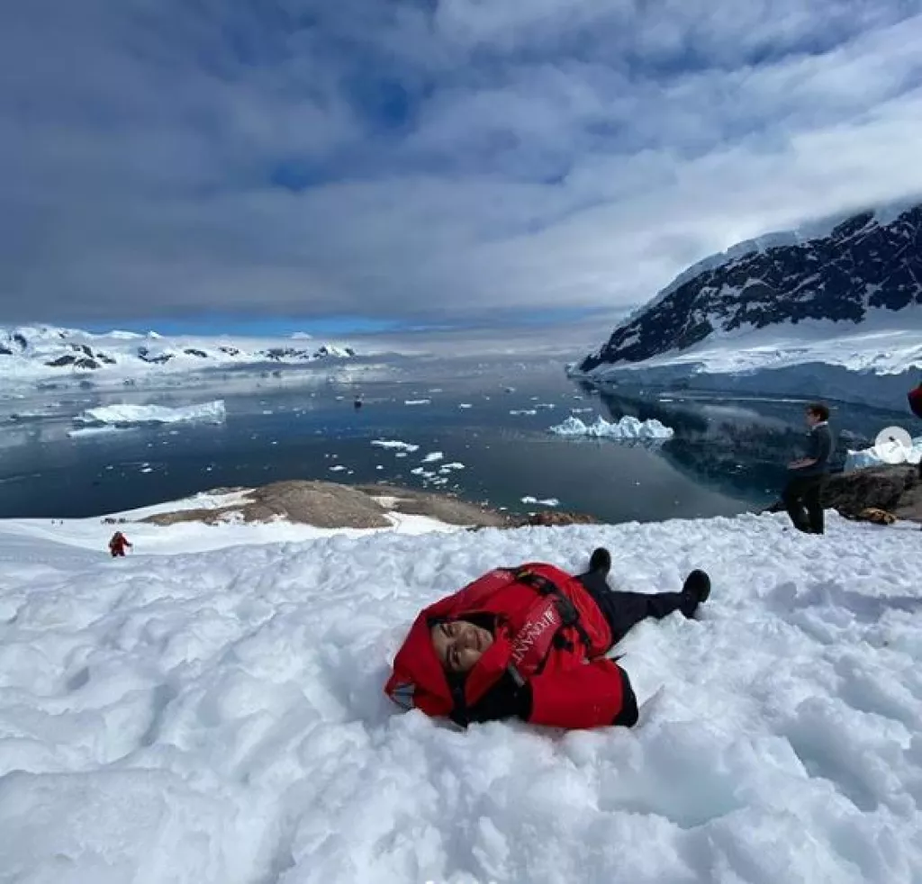 Imtiaz Ali Shares Photos With His Daughter, Ida Ali And Snow Castles ...