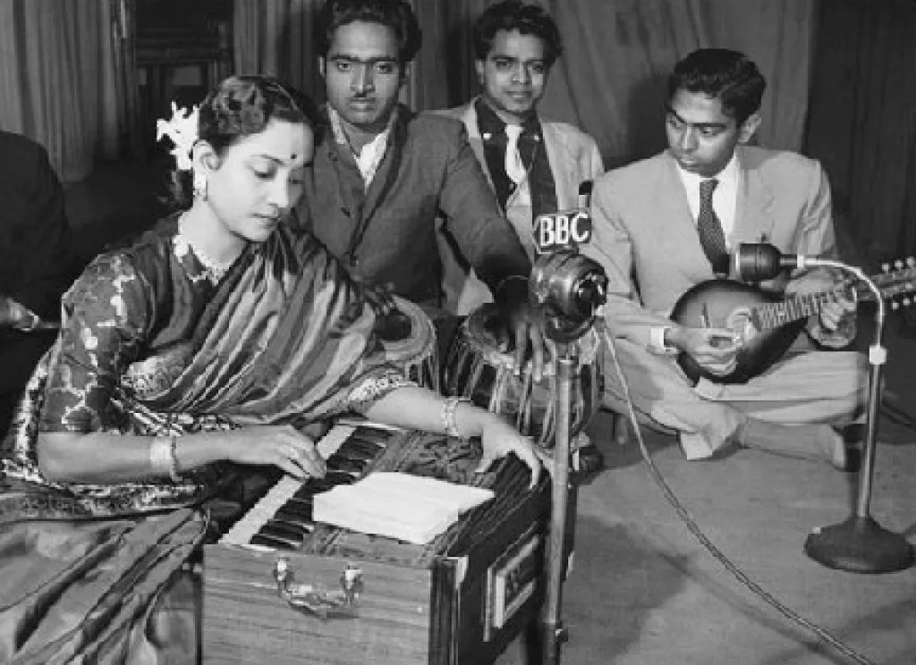 On Geeta Dutt's 90th Birth Anniversary, Her Rare Photo With Husband ...