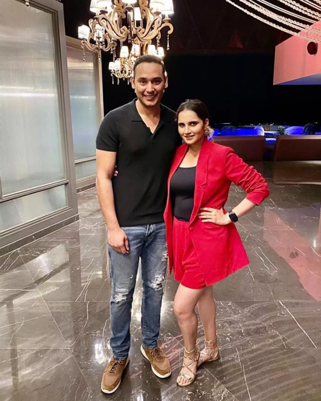 Anam Mirza And Her Hubby, Mohammad Asaduddin Float In A Half-Frozen ...