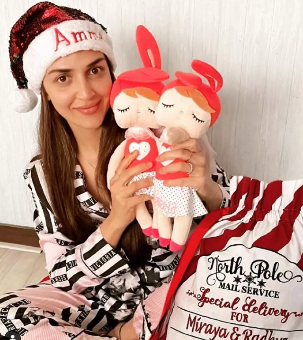 Radhya Takhtani's Christmas Special Artwork Sets Festive Spirit High ...